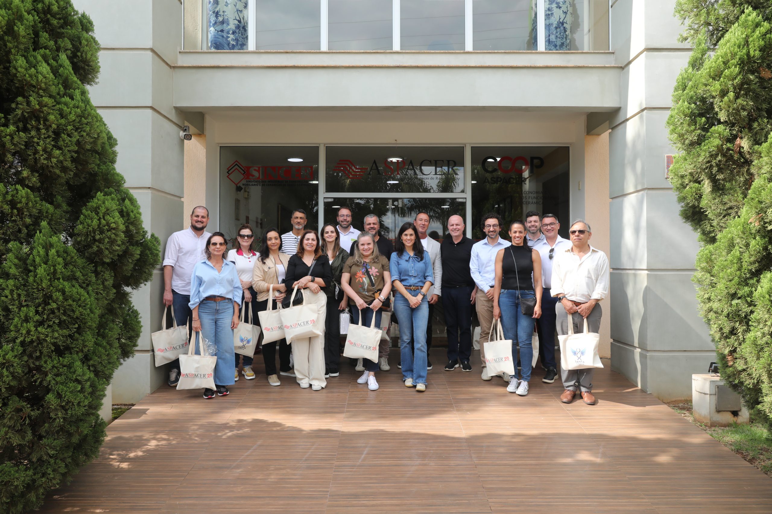 Representantes da CNI, Congresso Nacional e Ministérios conhecem o ...